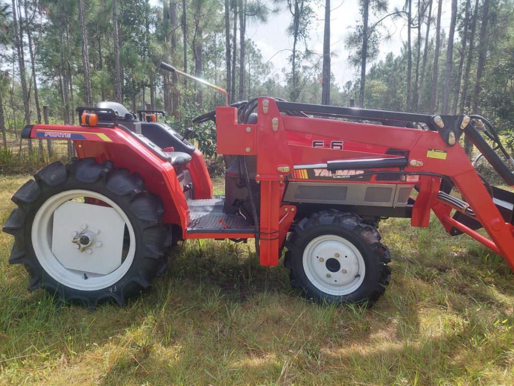 F6D 19Hp w/loader 4×4 diesel 420 hrs – ToughTractors.com